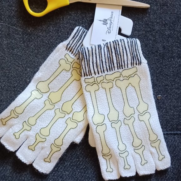 Disney | Accessories | Htf Disneyland Jack Skellington Fingerless ...